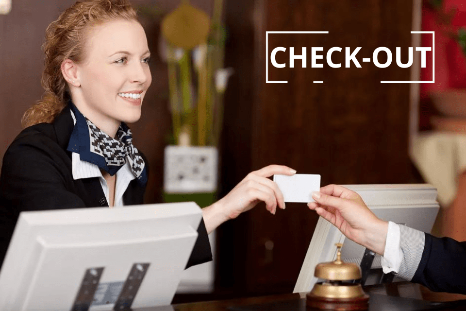 Check out là gì? Tối ưu quy trình check out khách sạn bằng phần mềm